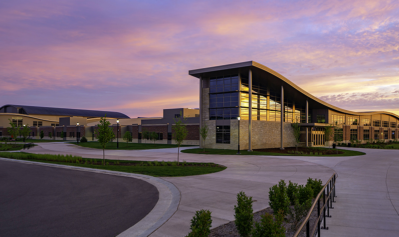 UW-River Falls Falcon Center - Architecture - Ayres