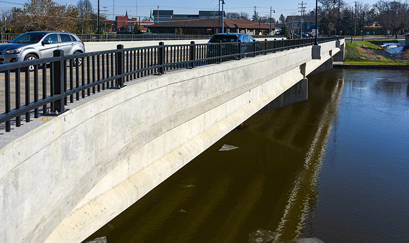 Fort Atkinson Robert Street Bridge - Roadway Design - Ayres